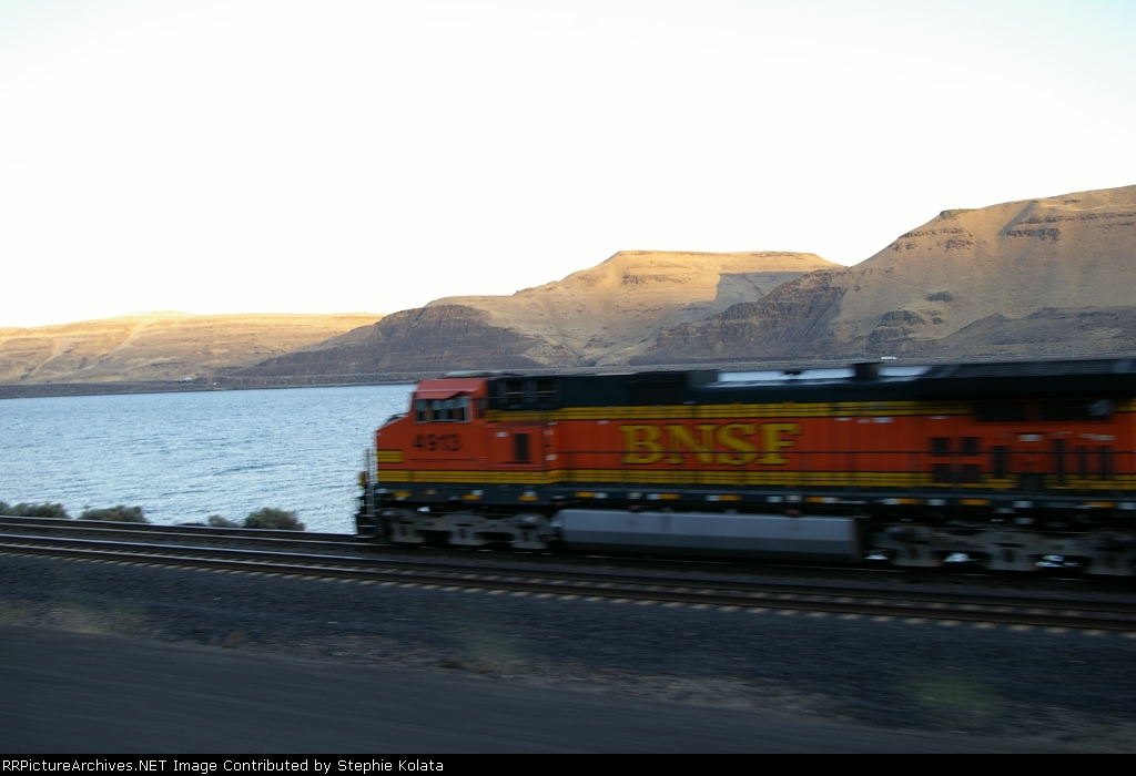 BNSF 4913